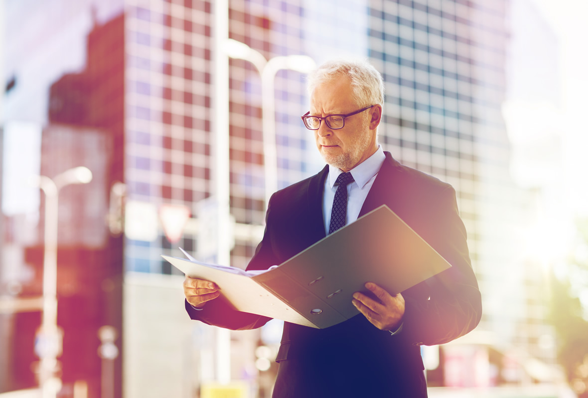 Tres niveles en la organización de la empresa: alta dirección, mandos ...